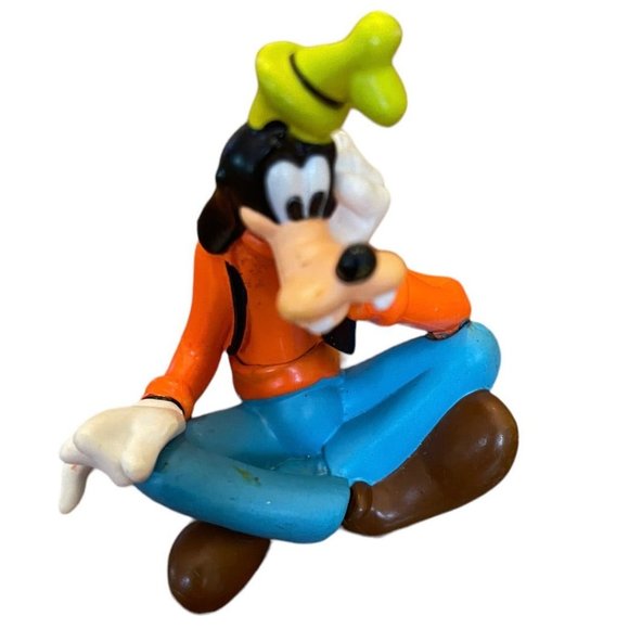Disney | Toys | Disney Goofy 35 Sitting Vinyl Figurine Figure Cross ...